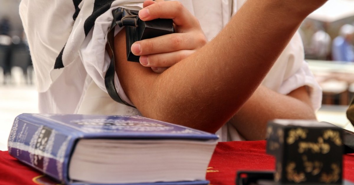 The Power of Tefillin: 10 Profound Benefits of This Daily Mitzvah ...