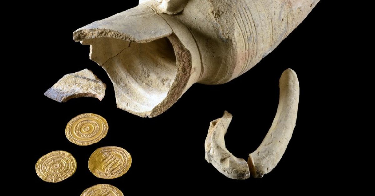 A Thousand-Year-Old Gold Coins Unearthed in Jerusalem - Hidabroot
